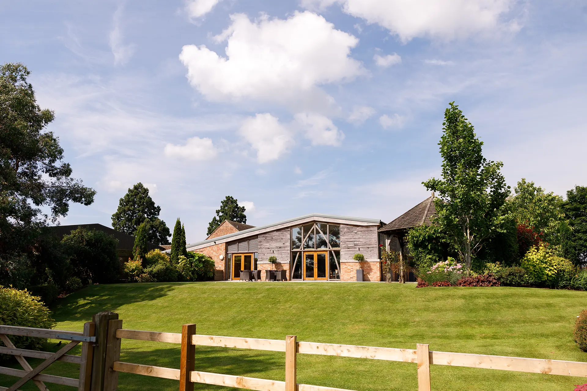 Barn Wedding Venue in Leicestershire, Midlands | Mythe Barn